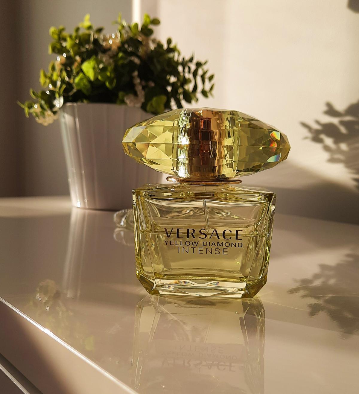 Yellow Diamond Intense Versace fragancia - una fragancia para Mujeres 2014