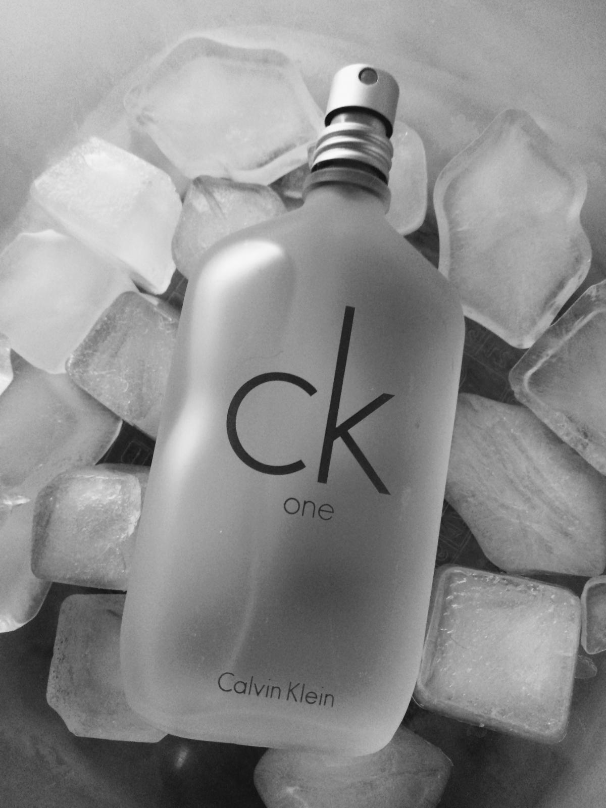 CK One Calvin Klein 香水 - 一款 1994年 中性 香水