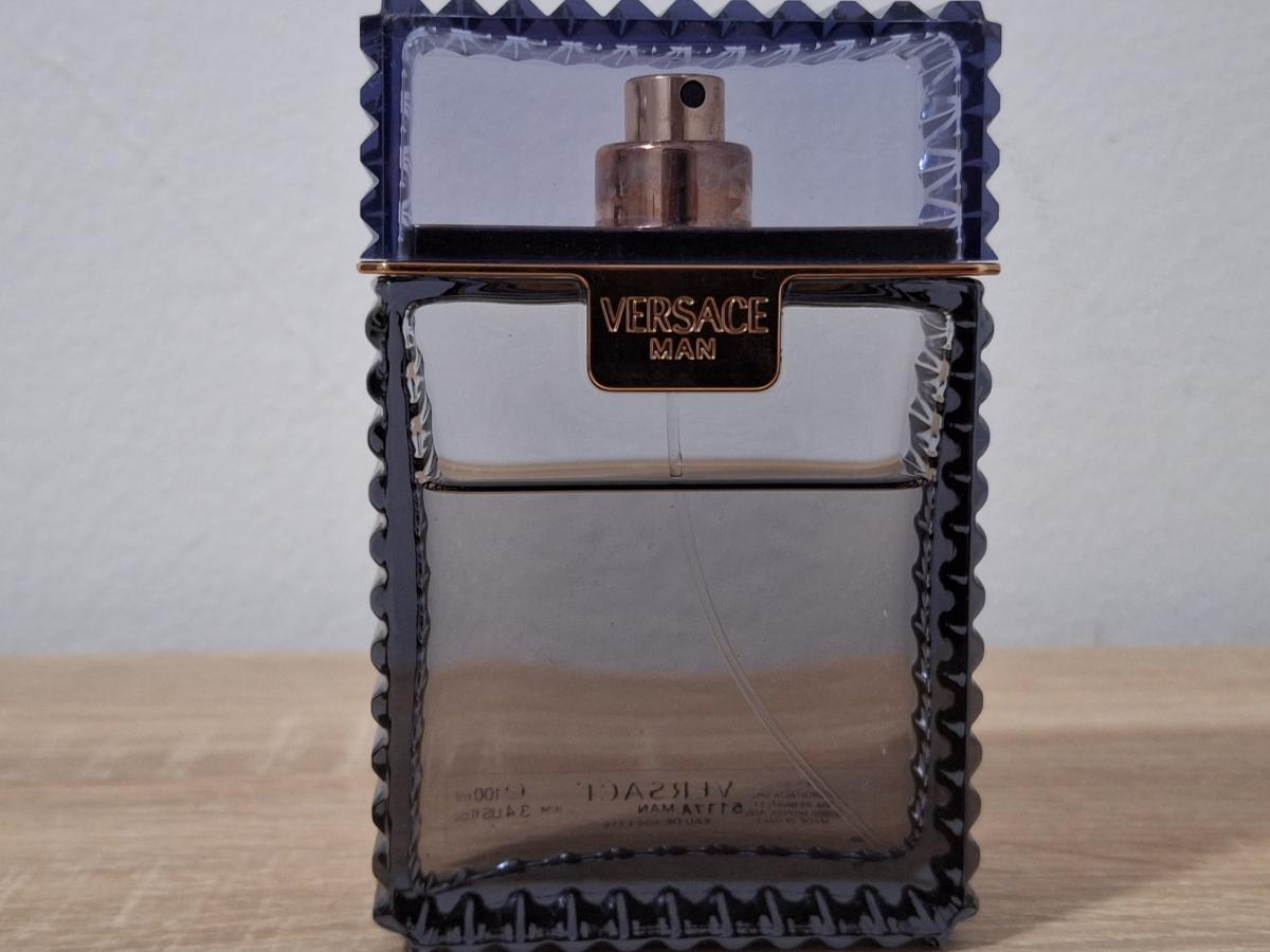 Versace Man Versace zapach - to perfumy dla mężczyzn 2003