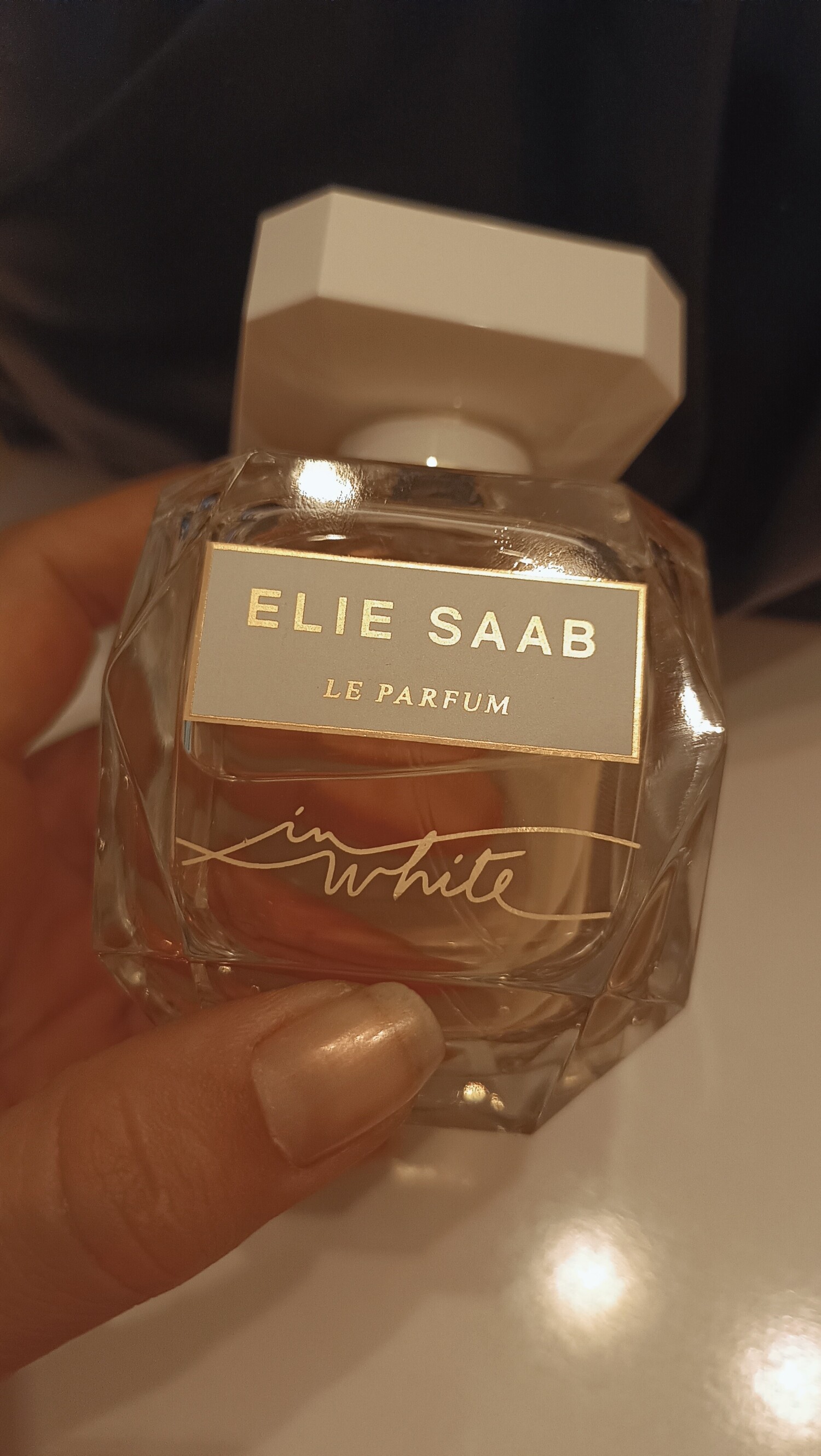 Le Parfum in White Elie Saab perfume - a fragrância Feminino 2018