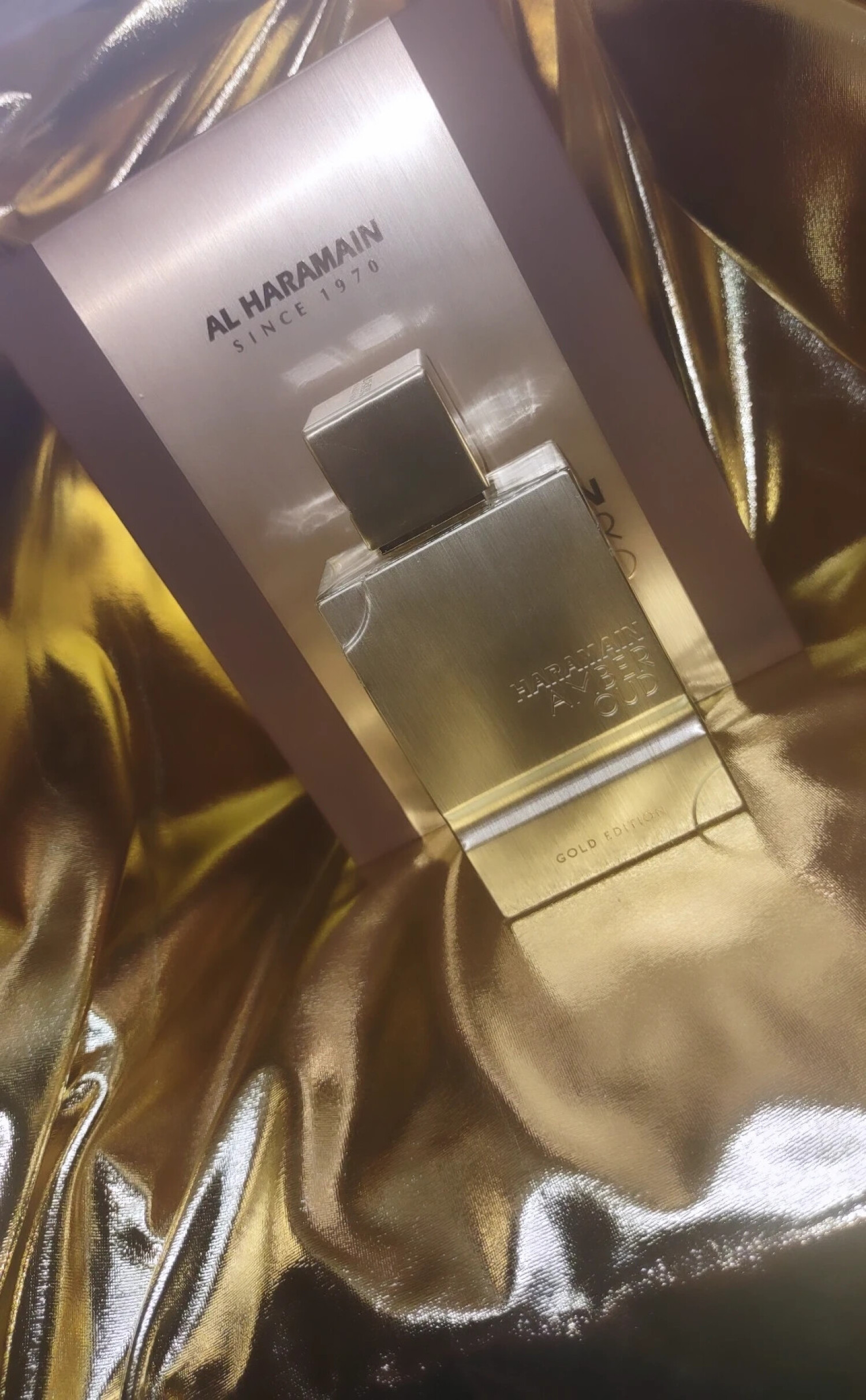 Amber Oud Gold Edition Al Haramain Perfumes - una fragranza unisex 2018