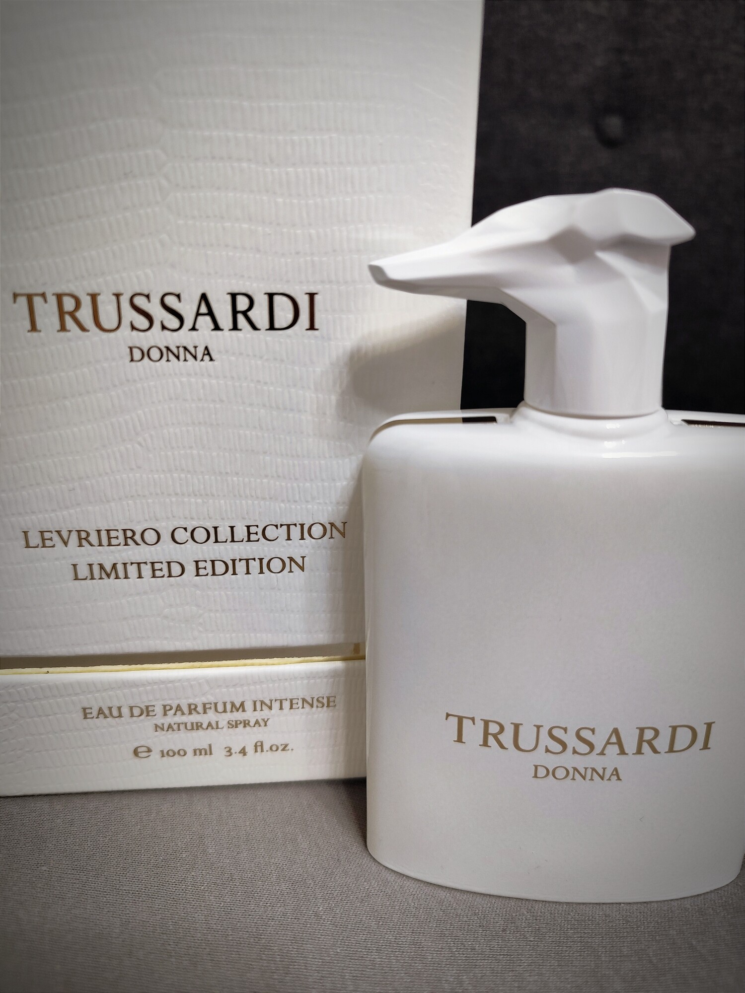 Trussardi Donna Levriero Limited Edition Trussardi perfume - a novo ...