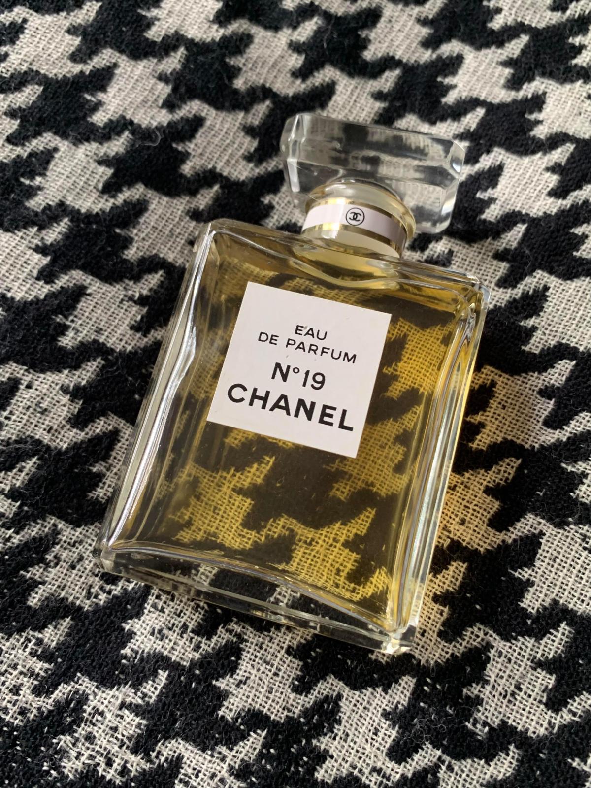 Chanel No 19 Eau de Parfum Chanel άρωμα - ένα άρωμα για γυναίκες