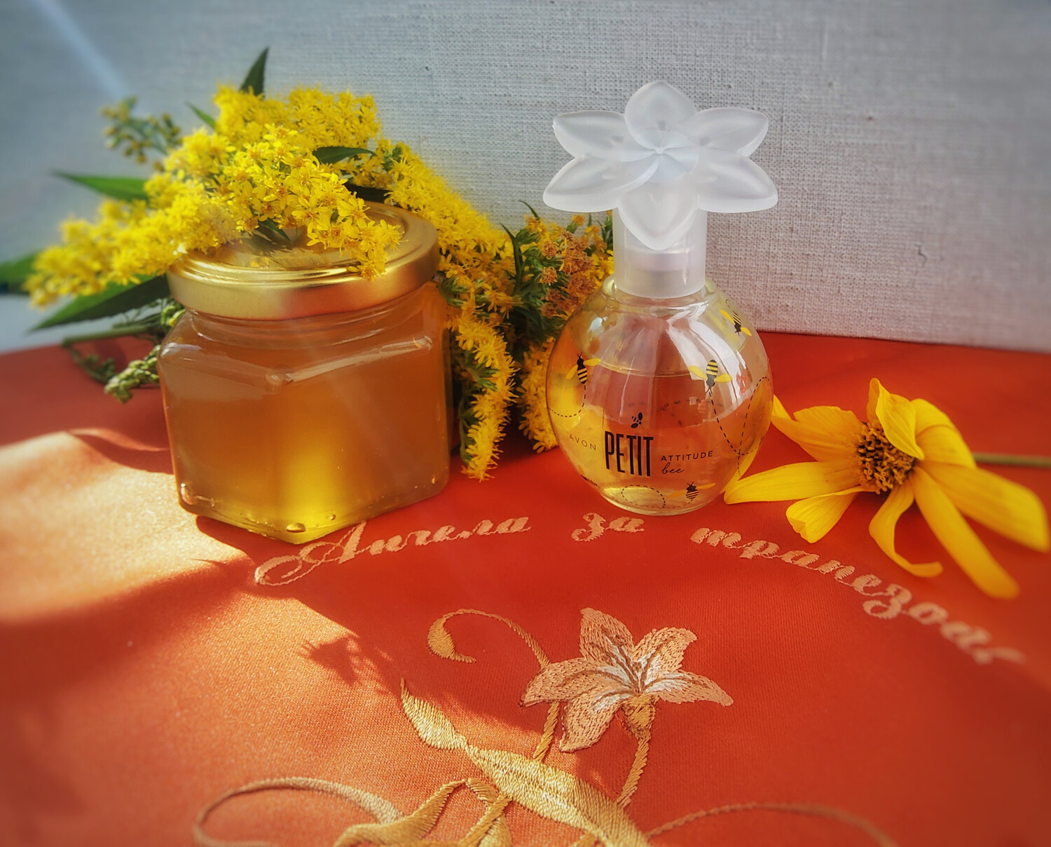 Petit Attitude Bee Avon perfume - a fragrância Feminino 2019