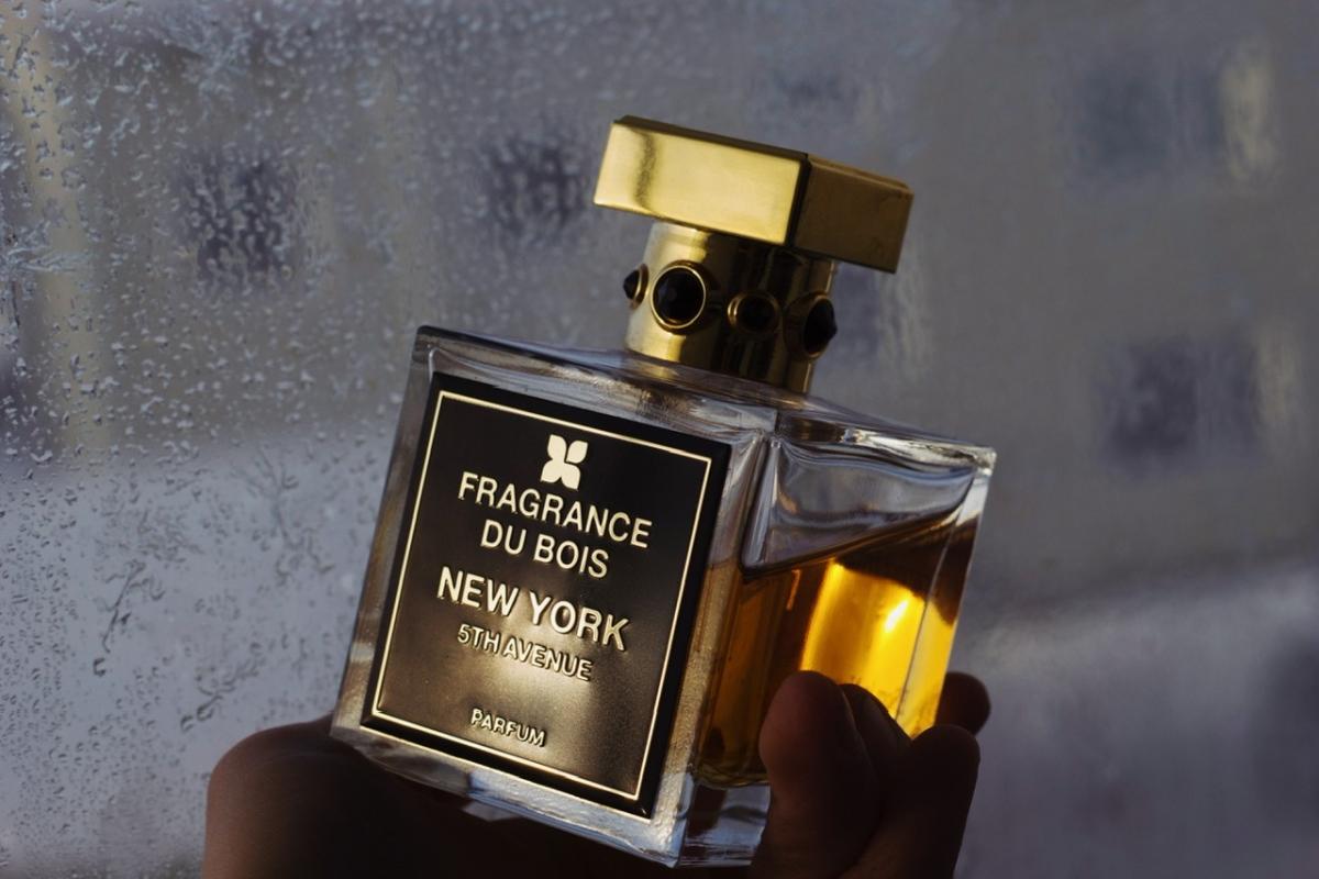 New York 5th Avenue Fragrance Du Bois - una fragranza unisex 2020