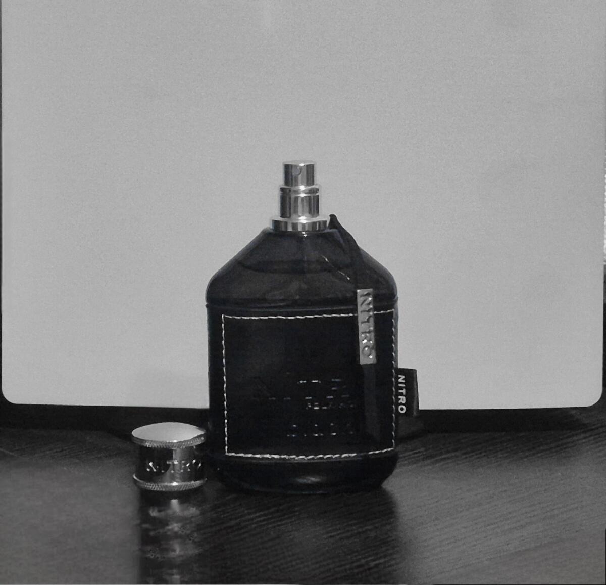 Nitro Black Dumont Colonia - una fragancia para Hombres 2020