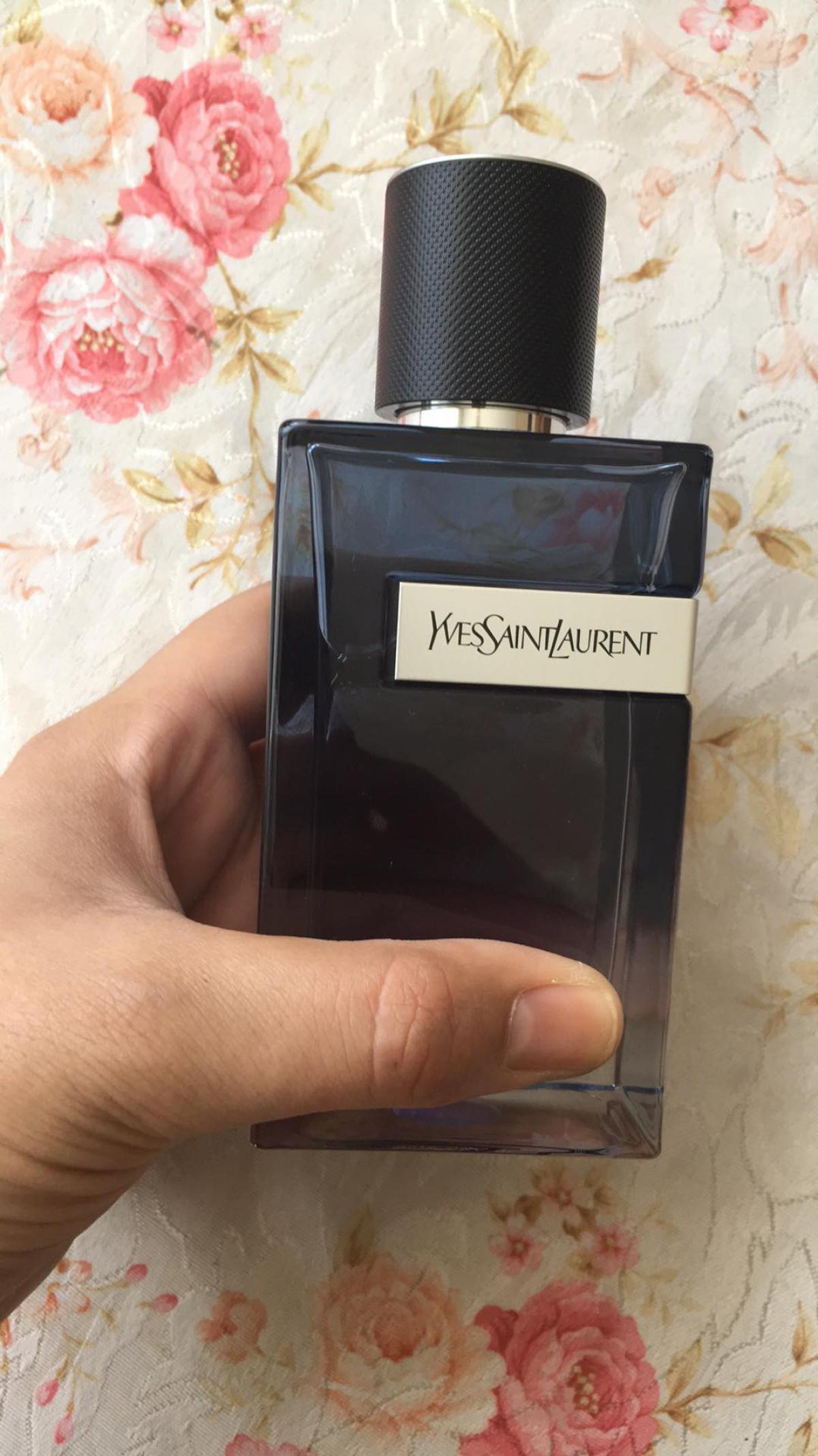 Y Live Yves Saint Laurent Colonia - una fragancia para Hombres 2019