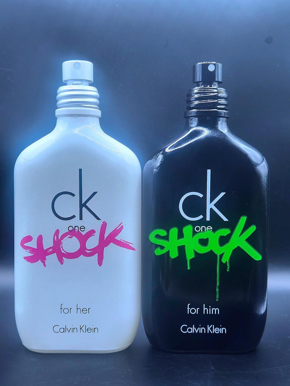 CK One Shock For Him Calvin Klein Colonia - una fragancia para Hombres 2011