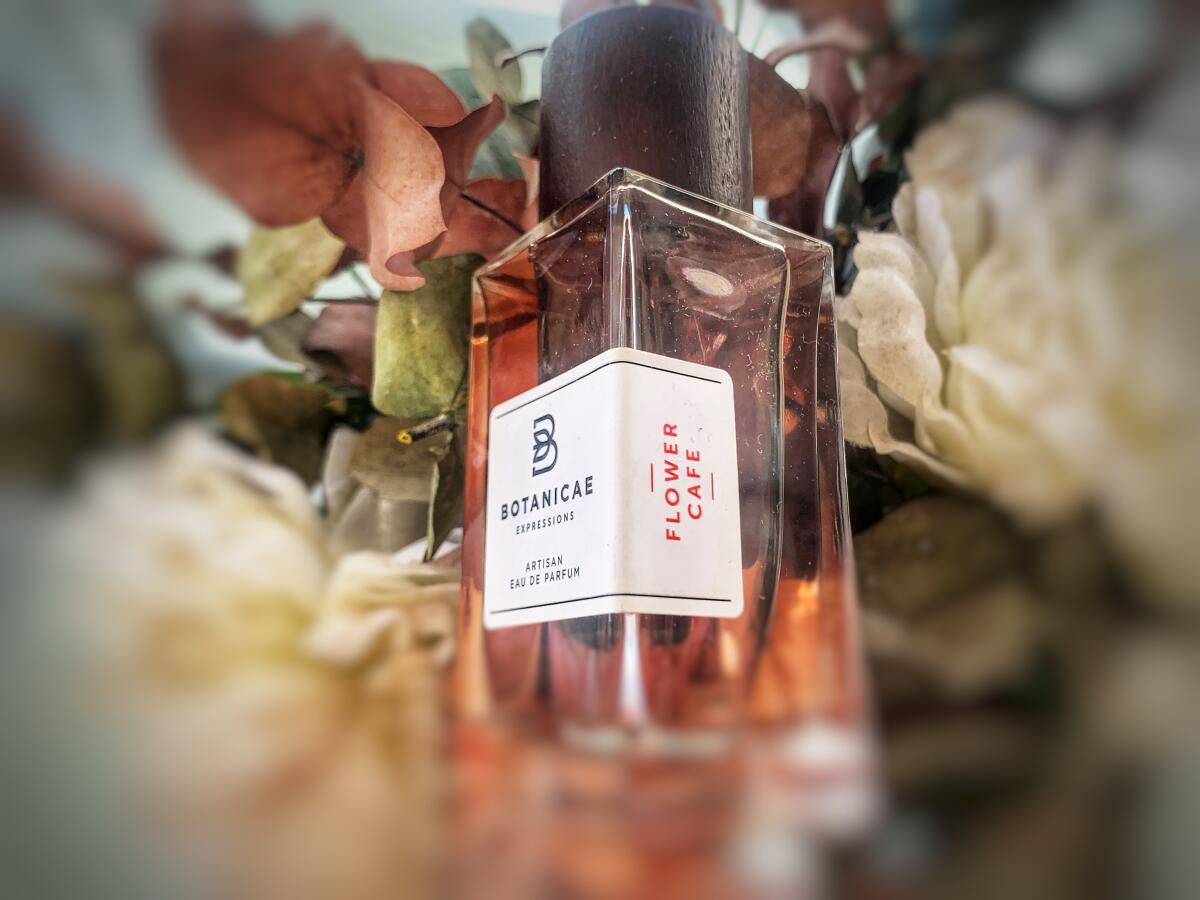 Flower Café Botanicae - una fragranza unisex 2019