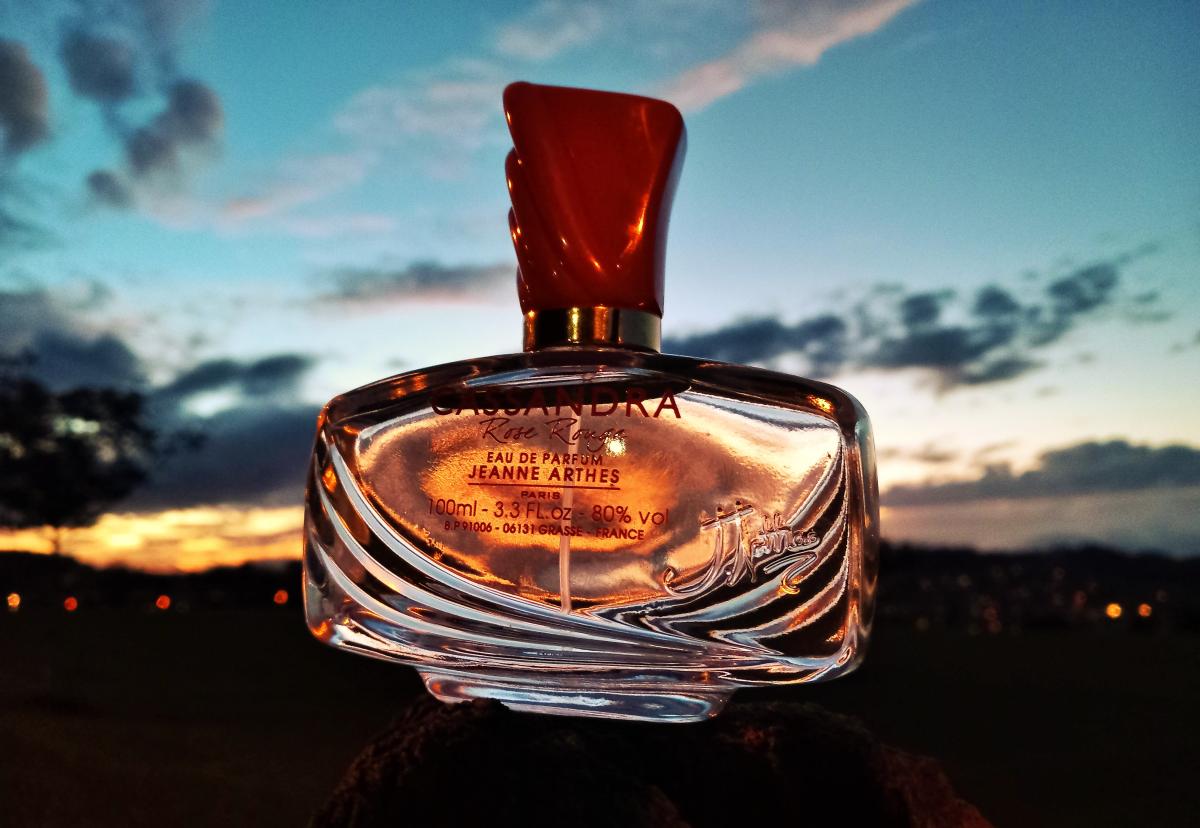 Cassandra Rose Rouge Jeanne Arthes parfum - un parfum pour femme 2019