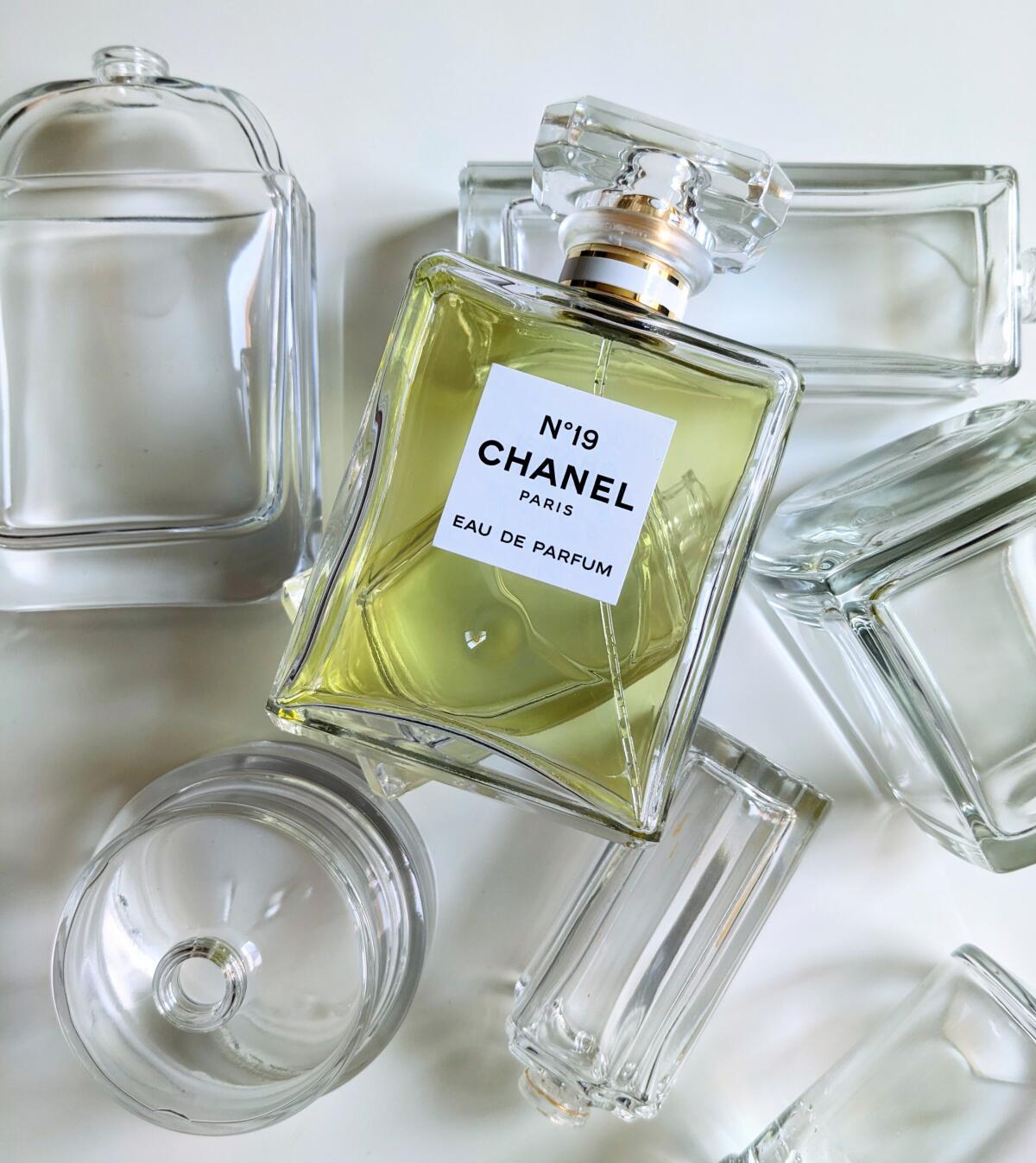 Chanel No 19 Eau de Parfum Chanel άρωμα - ένα άρωμα για γυναίκες