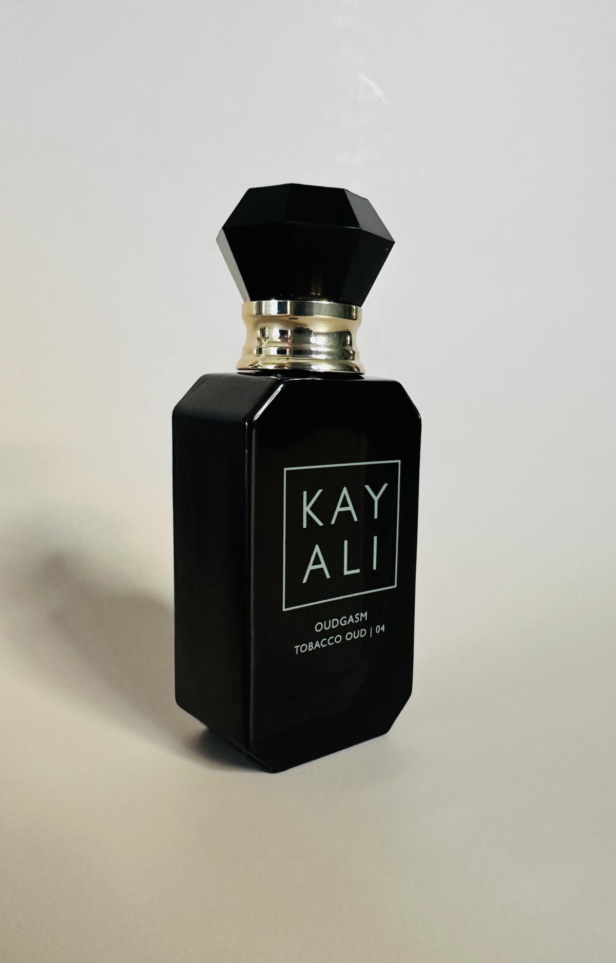 Oudgasm Tobacco Oud | 04 Eau de Parfum Intense Kayali Fragrances parfum ...