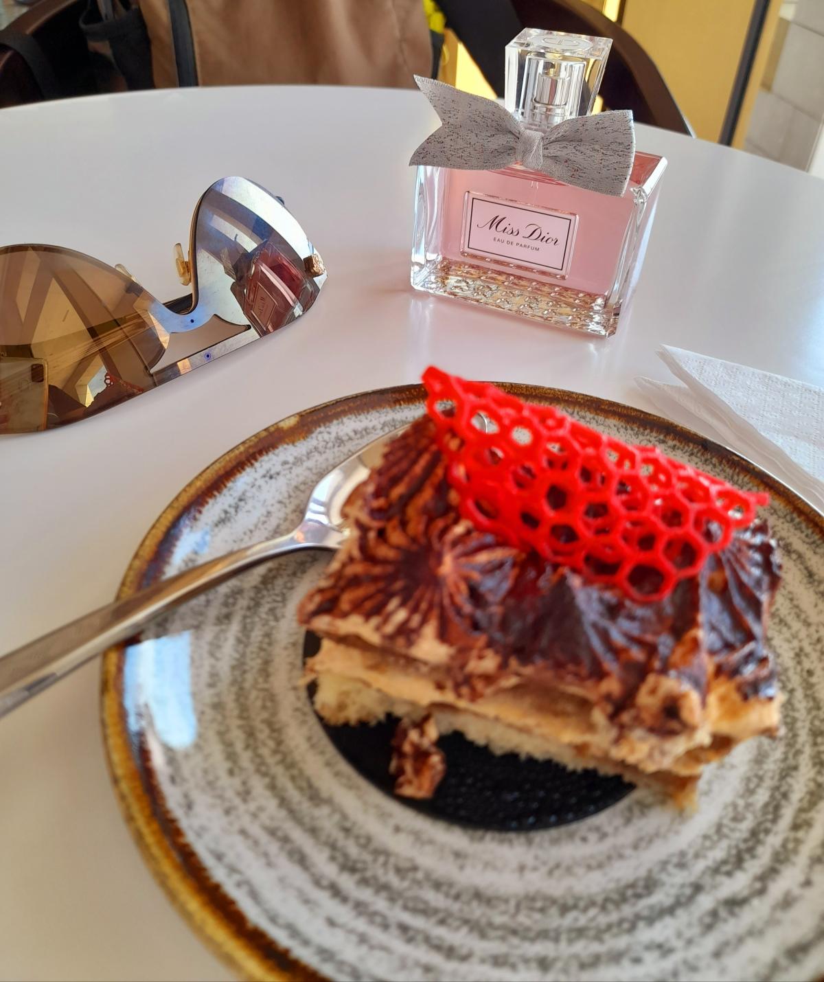 Miss Dior Eau de Parfum (2021) Dior parfem - parfem za žene 2021