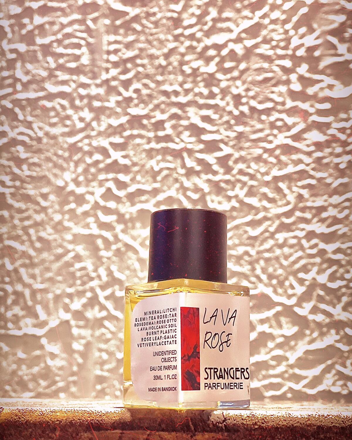 Lava Rose Strangers Parfumerie parfum - un parfum pour homme et femme 2019