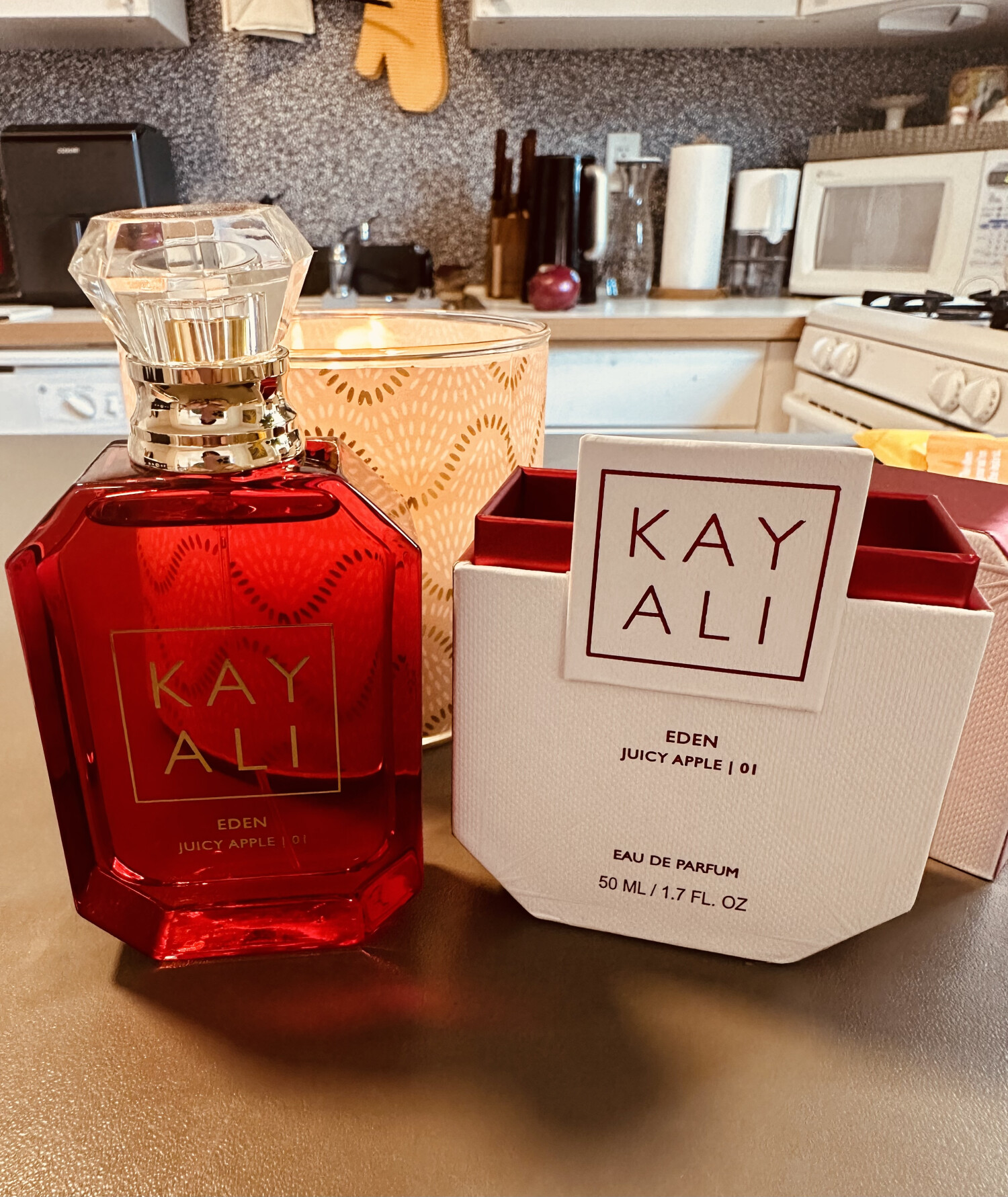 Eden Juicy Apple | 01 Eau De Parfum Kayali Fragrances 香水 - 一款 2021年 中性 香水