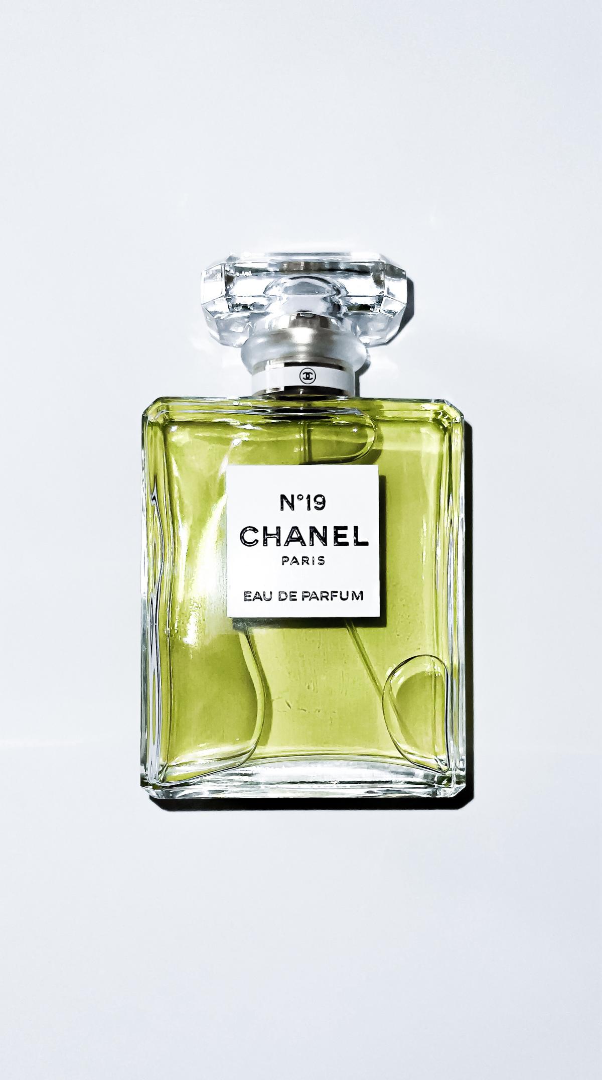 Chanel No 19 Eau de Parfum Chanel - una fragranza da donna