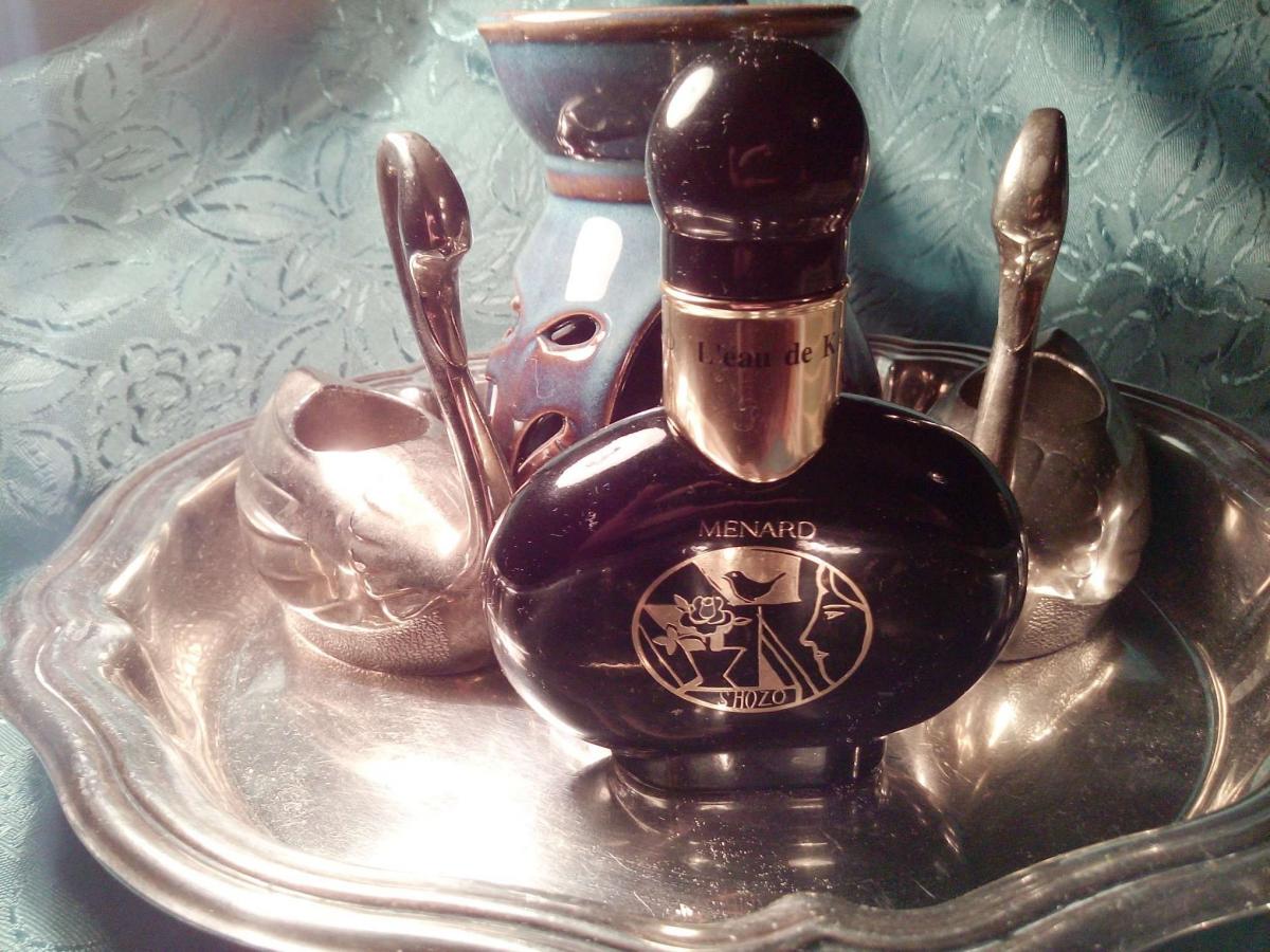 L'eau de Kasaneka Menard - una fragranza da donna 2004